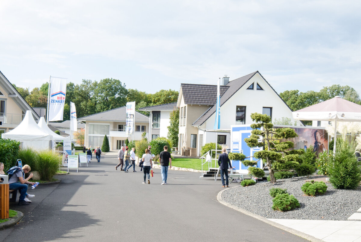 Musterhaus-Online: Wärmewende: Für Hausanbieter in den Ausstellungen ...